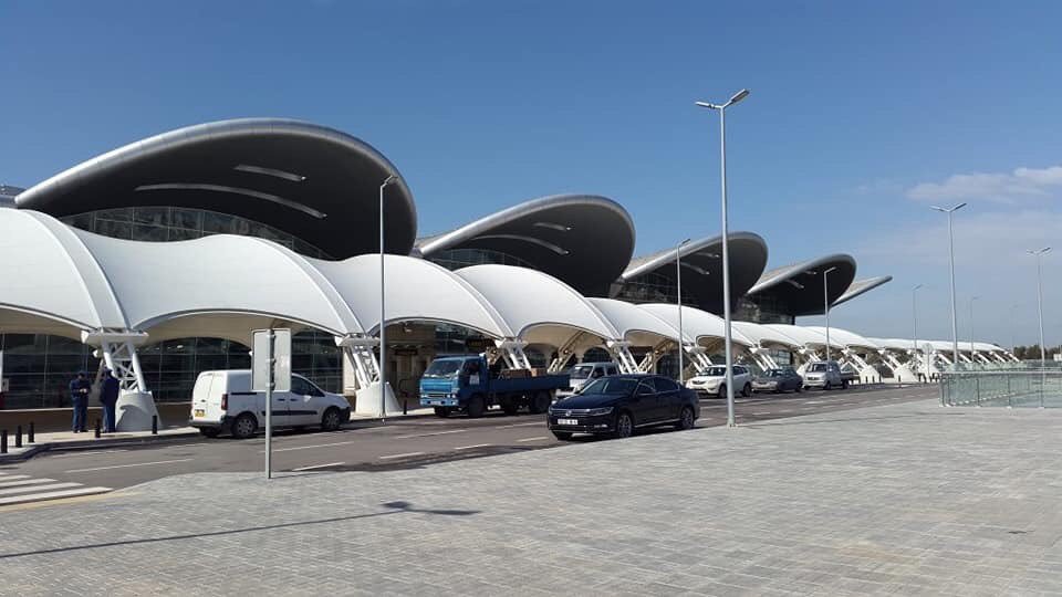 Aéroport d'Alger : La SGSIA recrute des hôtesses d’information ...
