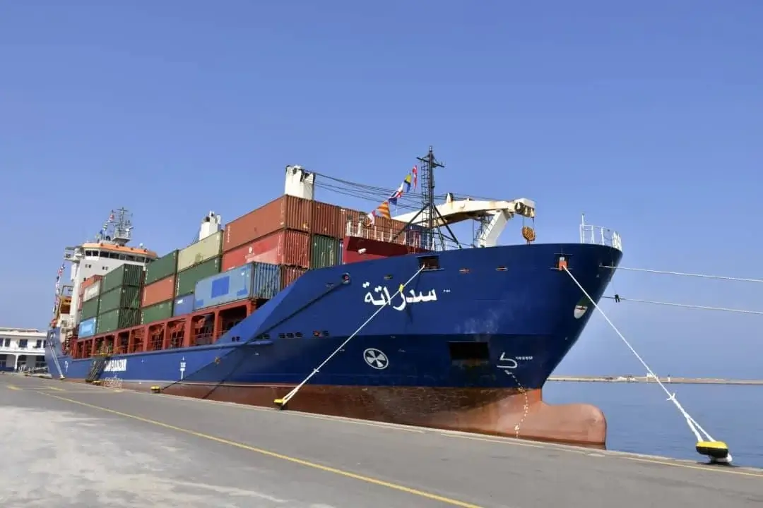 Le navire Sedrata accoste au port d’Alger, après trois ans d ...